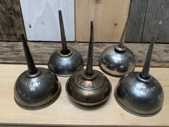 Great vintage collection: miniature oil cans - Vintage Man Stuff